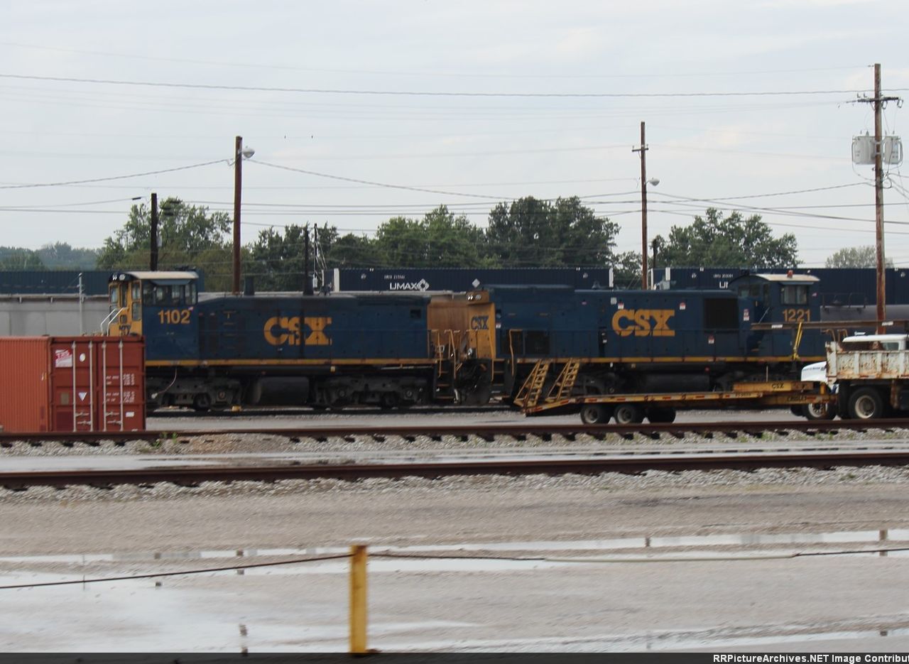 CSX 1102 1221